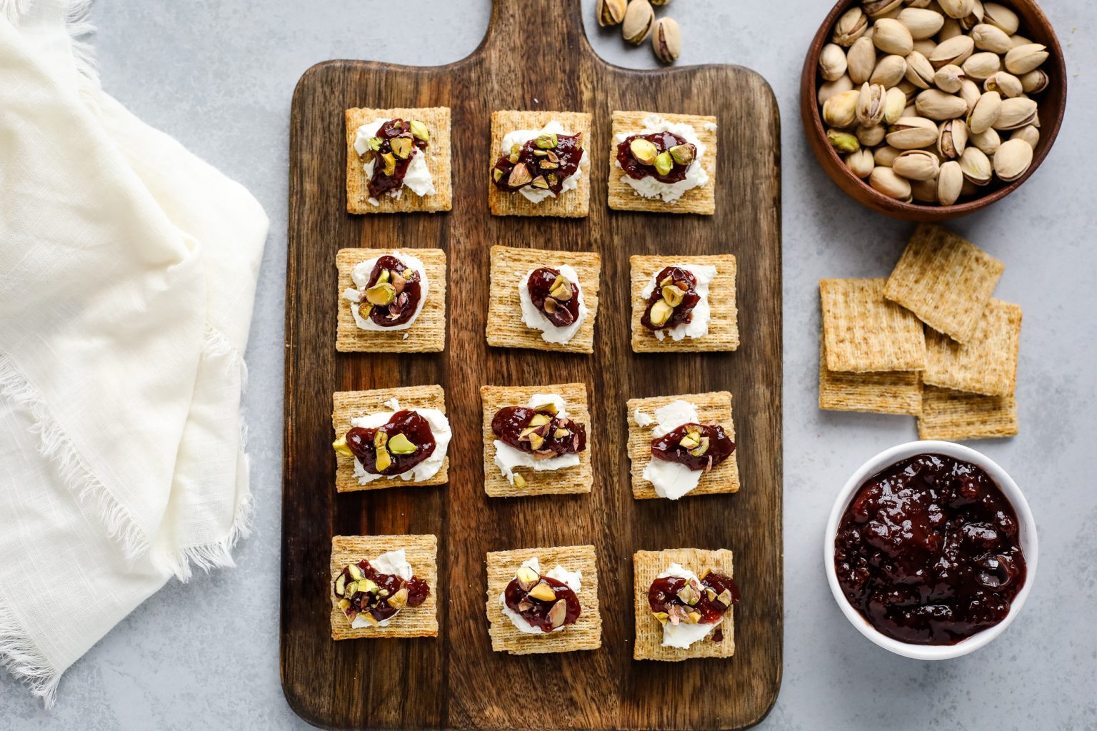 Goat Cheese and Jam Crackers - I Heart Vegetables