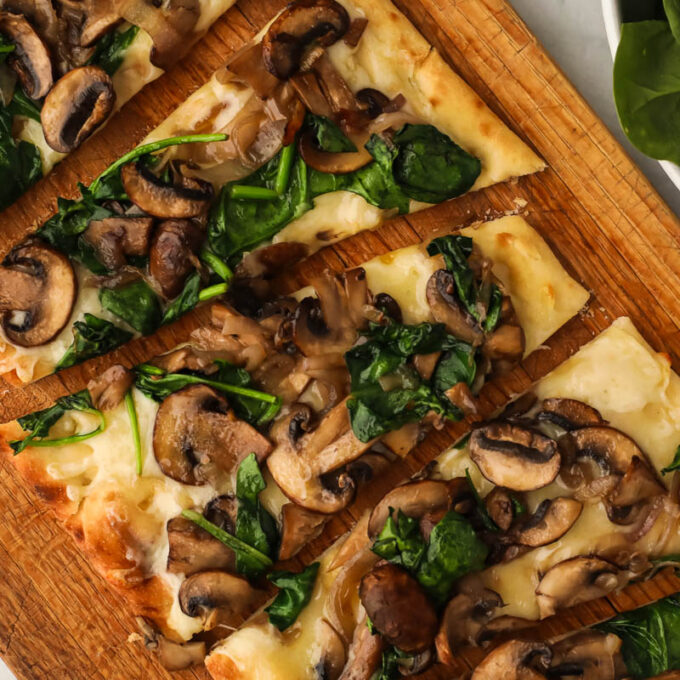 Mushroom Flatbread - I Heart Vegetables