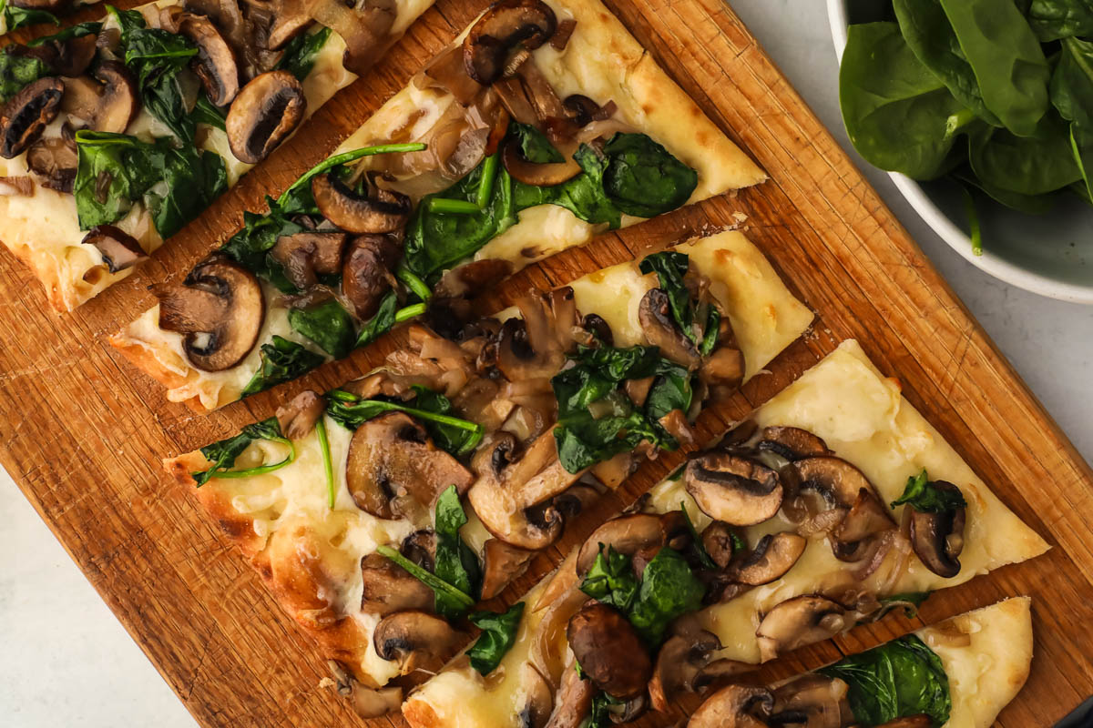 Mushroom Flatbread - I Heart Vegetables