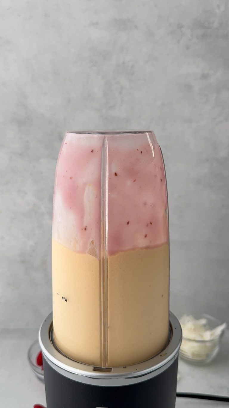 Raspberry Mango Smoothie Bowl - I Heart Vegetables